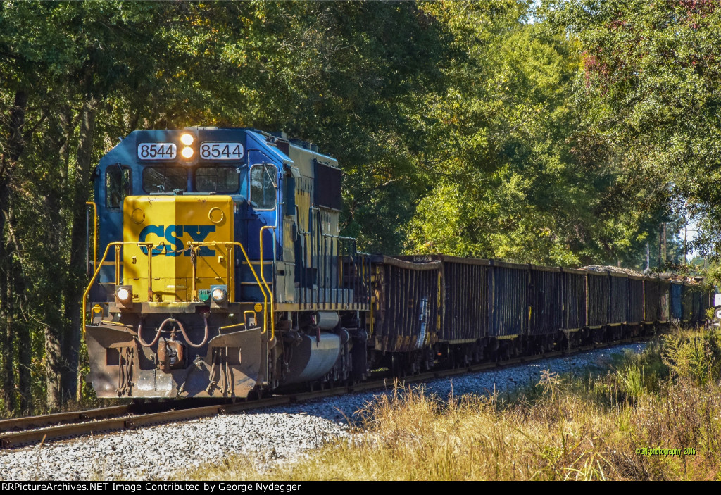 CSX #8544 shunting cars @ a local recycling plant